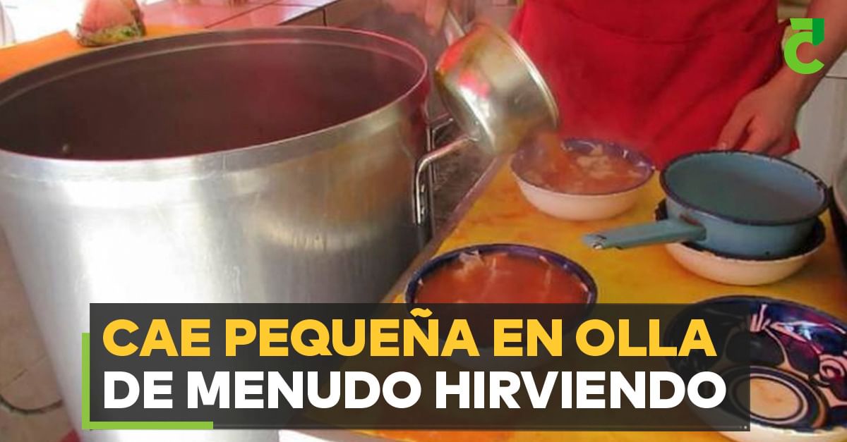 Cae pequeña en olla de menudo hirviendo