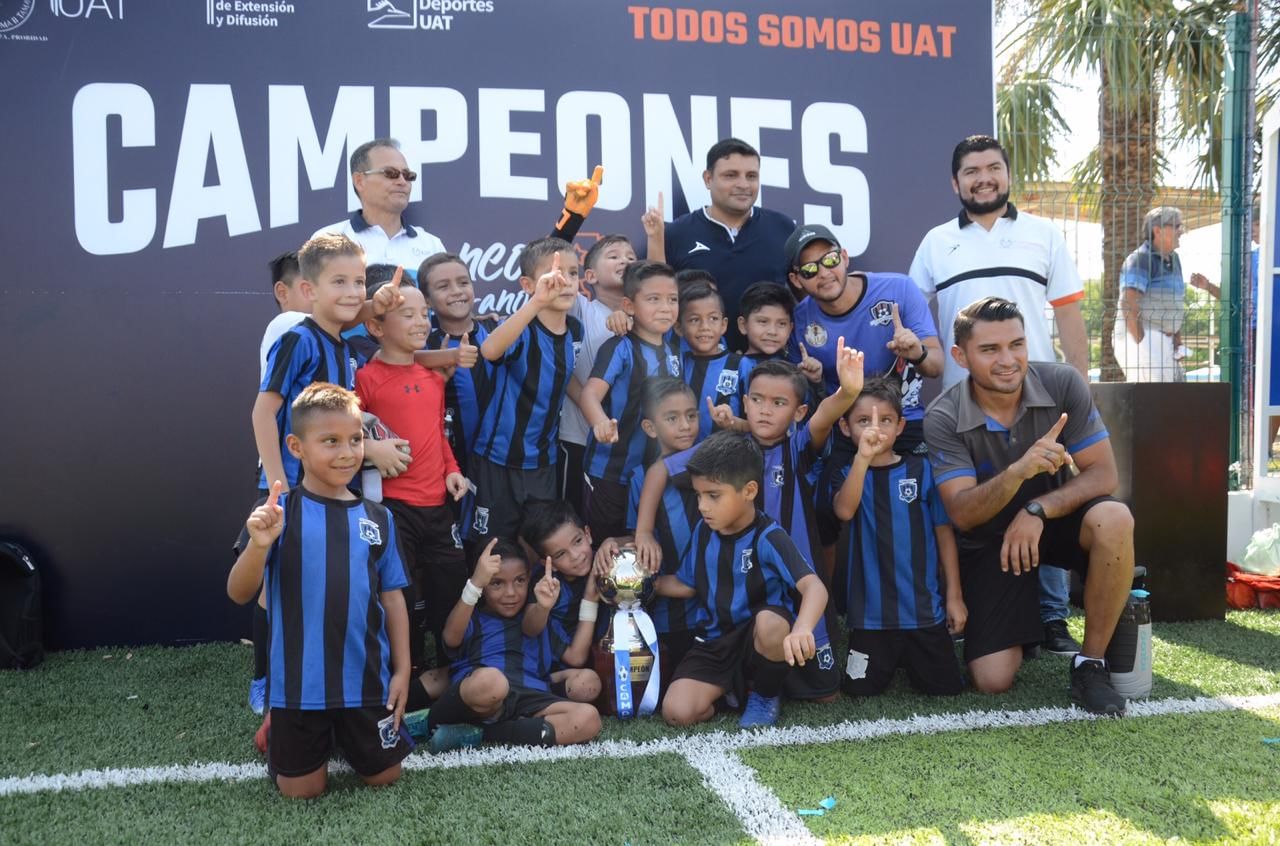 La Academia Lucas Ayala festeja campeonatos