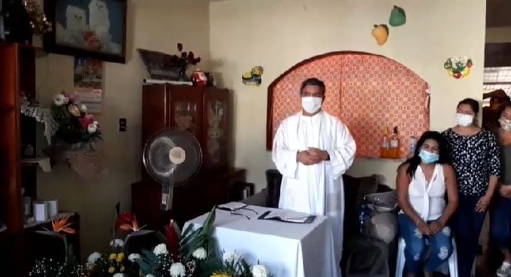 Oran por el descanso del locutor Alex "El Mapache"