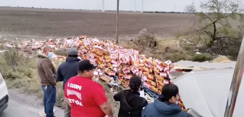 Traílero muere aplastado por toneladas de mango