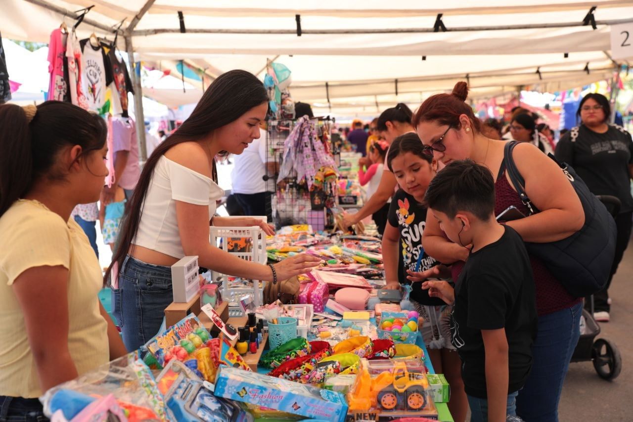FESTEJA GOBIERNO MUNICIPAL DÍA DEL NIÑO CON BAZAR KIDS