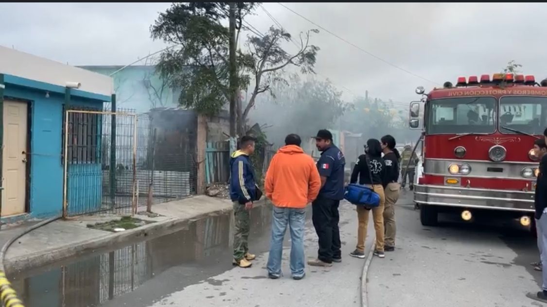 Fuego consume casa, fue pérdida total