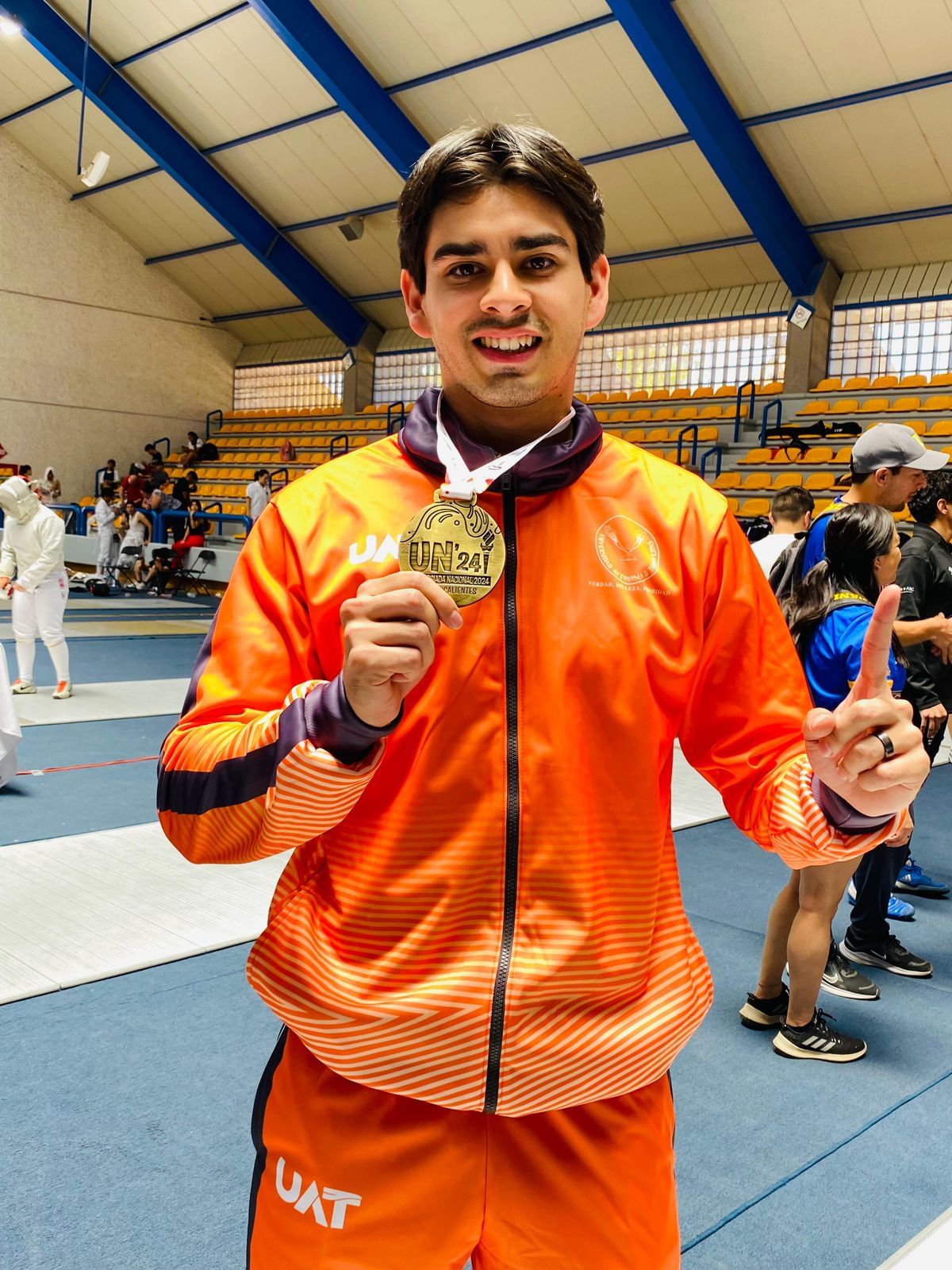 Da Brandon Romo, oro en Esgrima para la UAT