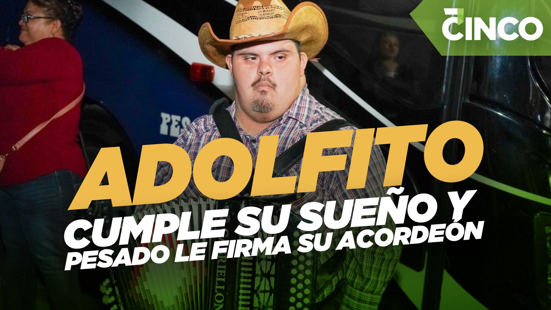 Adolfito cumple su sueño y Pesado le firma su acordeón