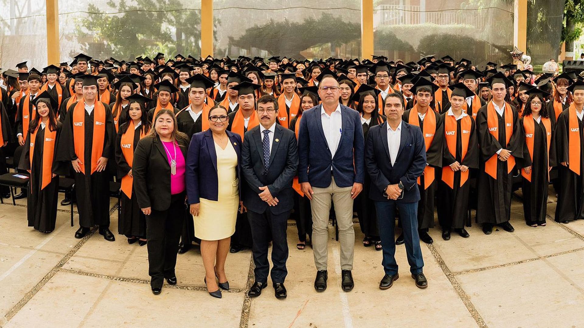 Egresan 310 estudiantes del bachillerato de la UAT en Ciudad Mante