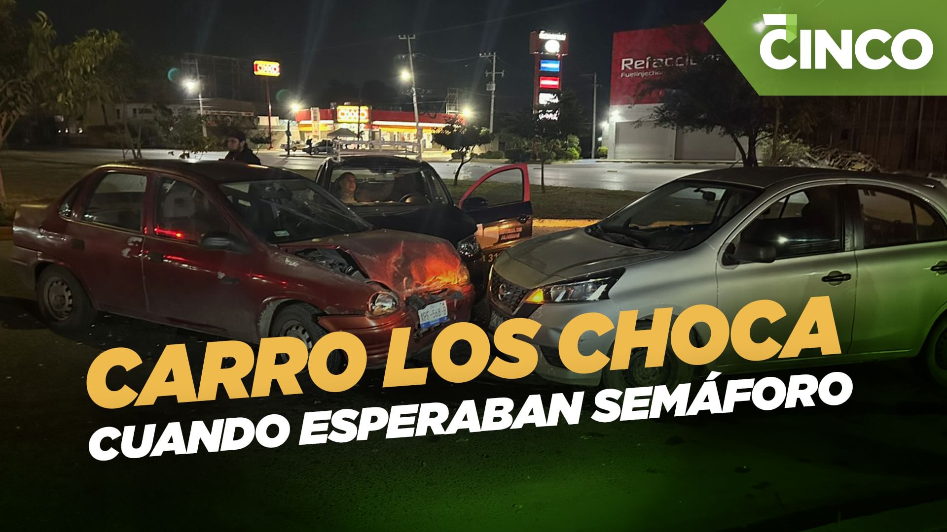 Carro los choca cuando esperaban semáforo