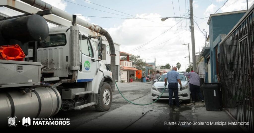 Camión vactor refuerza labores de limpieza en la colonia Playa Sol ...
