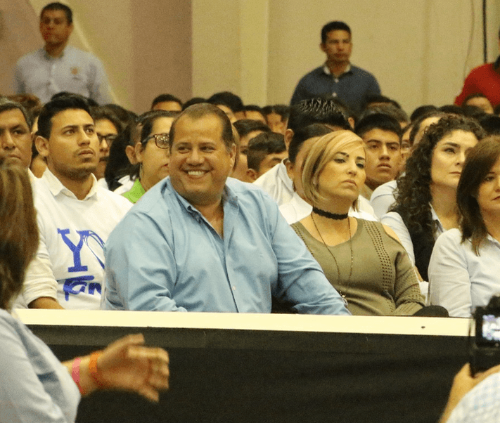 ‘Tunden’ en redes a esposa de Almaraz