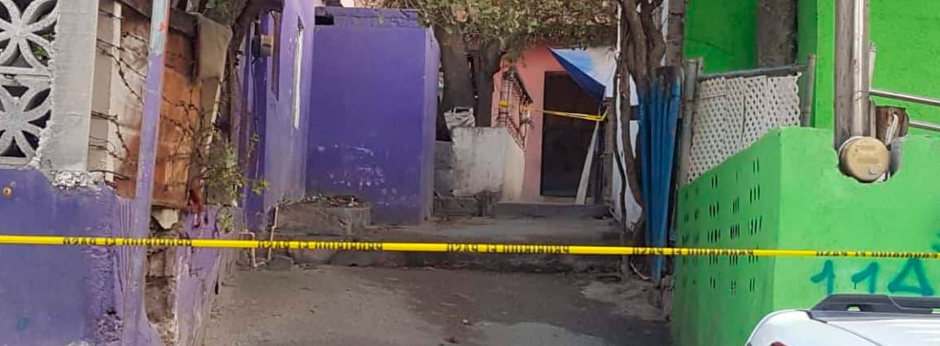 Hiere con machete a su esposa