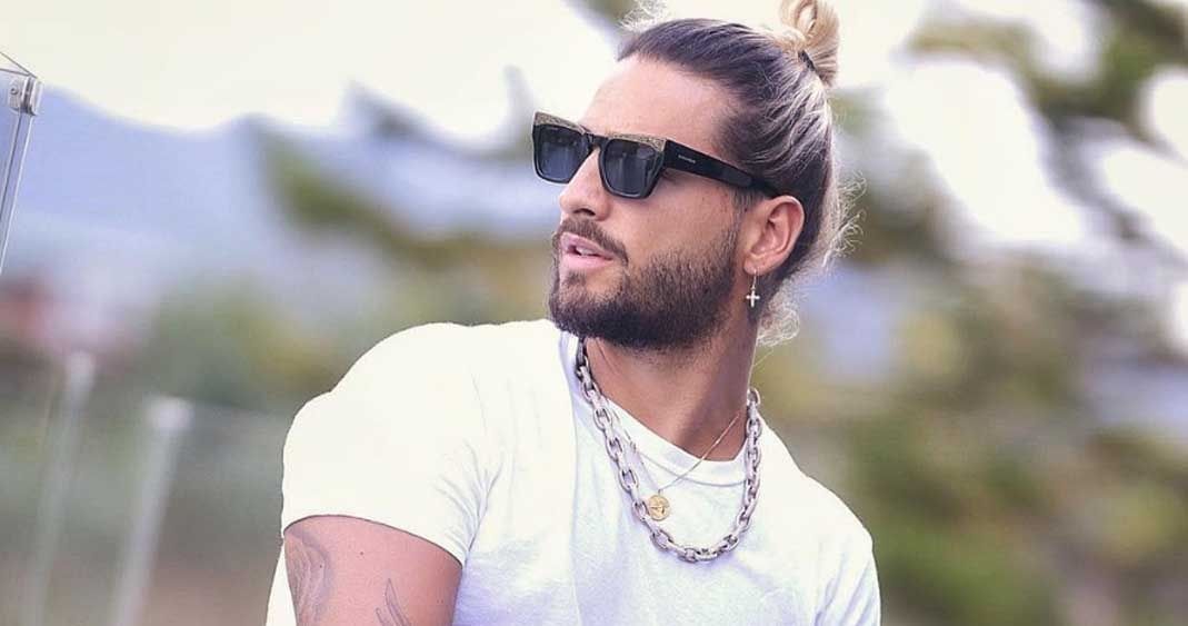 Le bajan el boxer a Maluma y enseña de más