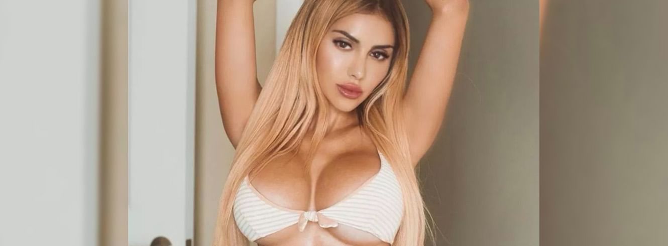 Alexa Dellanos enorme pechonalidad y trasero