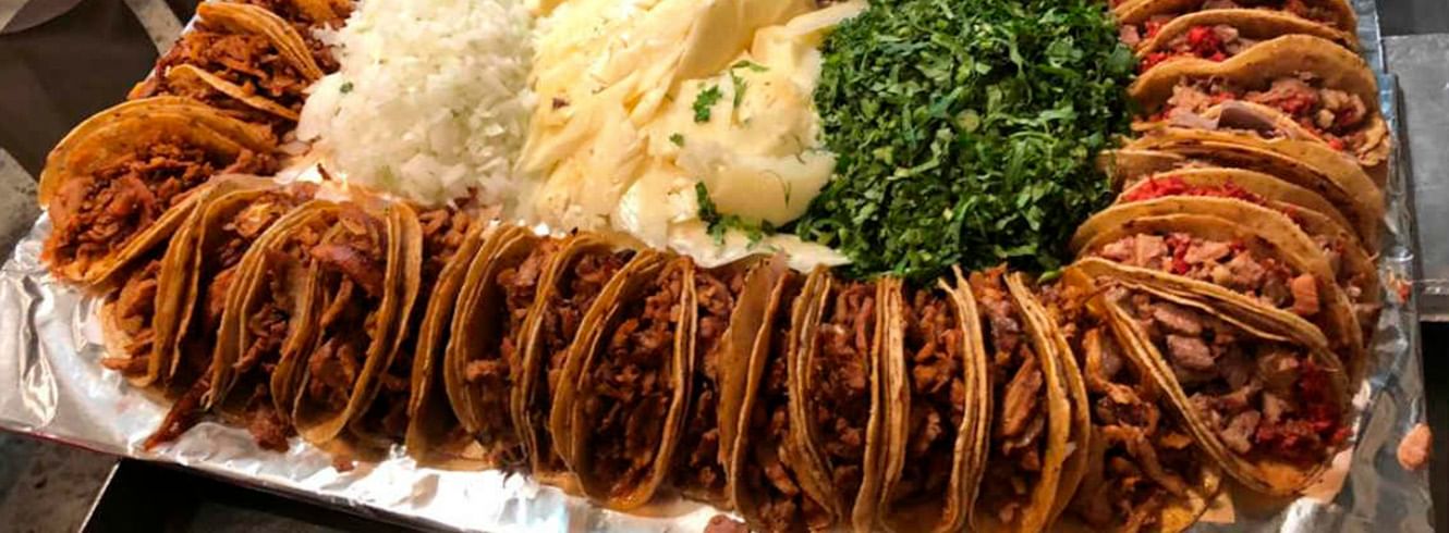 Rosca de tacos: hay de pastor, suadero, cabeza y campechanos