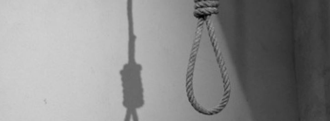 Se ahorca por desamor