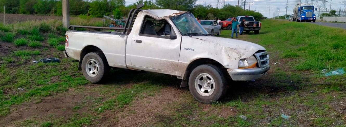 Le Truena La Llanta Y Termina Volcado