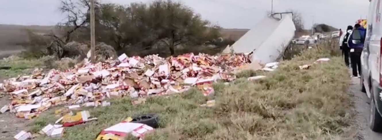 Traílero muere aplastado por toneladas de mango