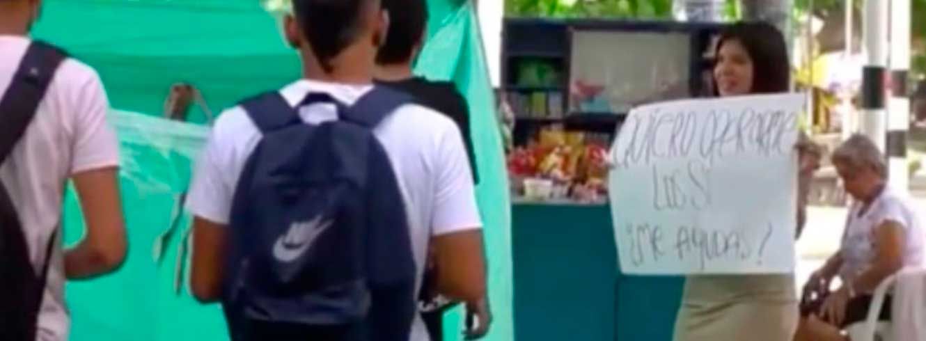 Joven Pide Dinero Para Operarse Los Senos Y Se Vuelve Viral