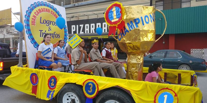 Festeja secundaria No. 3 su 41 aniversario