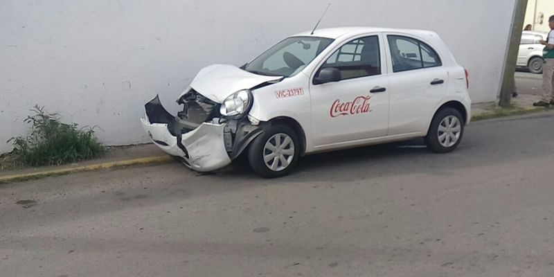 Choca carro de la Coca Cola
