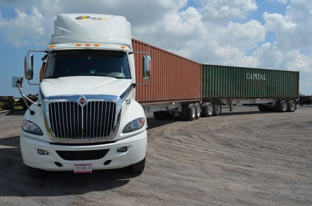 Dobles remolque sólo en carreteras de 4 carriles